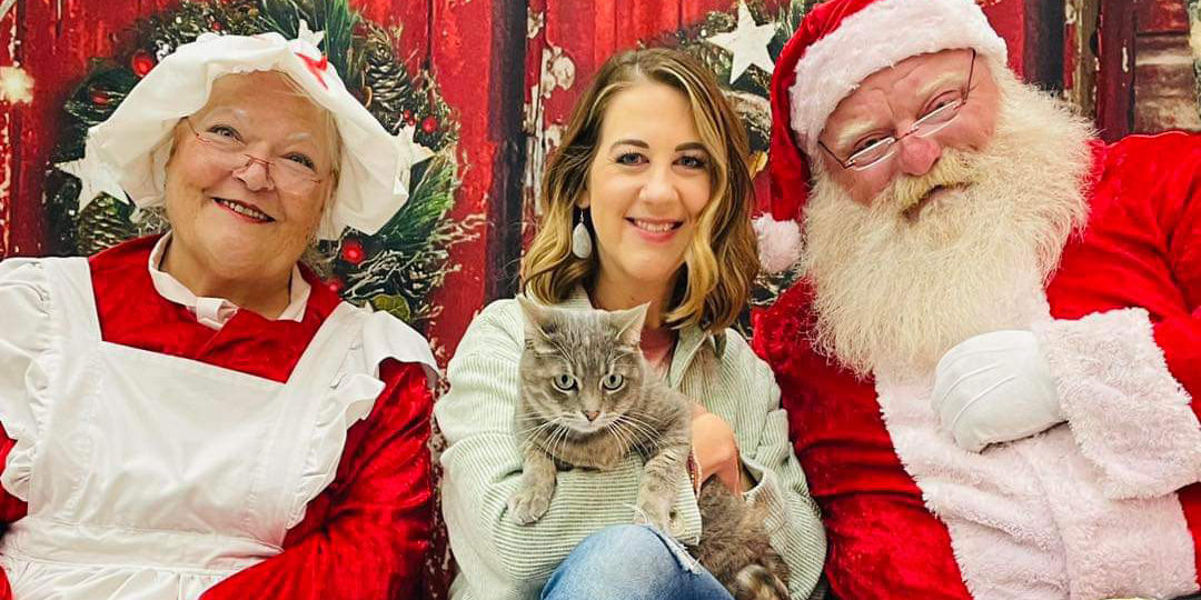 Meet the REAL Santa Paws and Mrs. Claws! - That Cat Life
